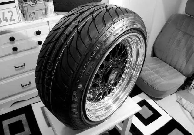 Stretched Tyres: MOT Guidelines & Safety | Regit