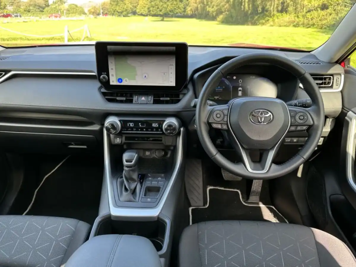 Toyota RAV4 Design hybrid (2020 - 2021) | Regit