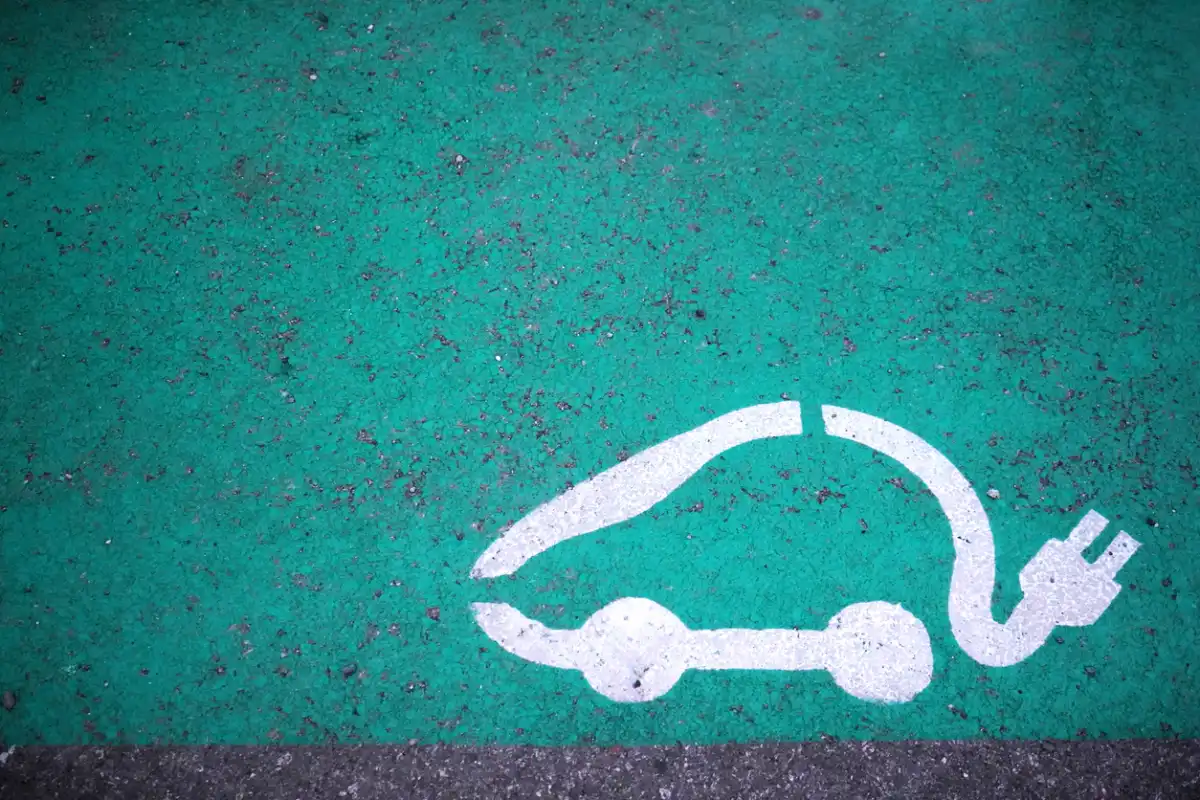 French government cuts EV subsidy for higher-income buyers | Regit