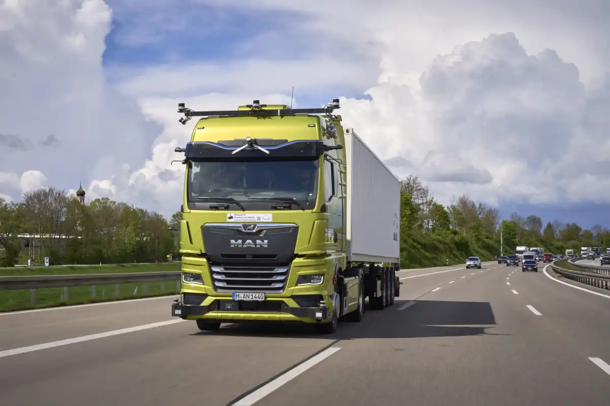MAN tests first self-driving truck on motorway | Regit