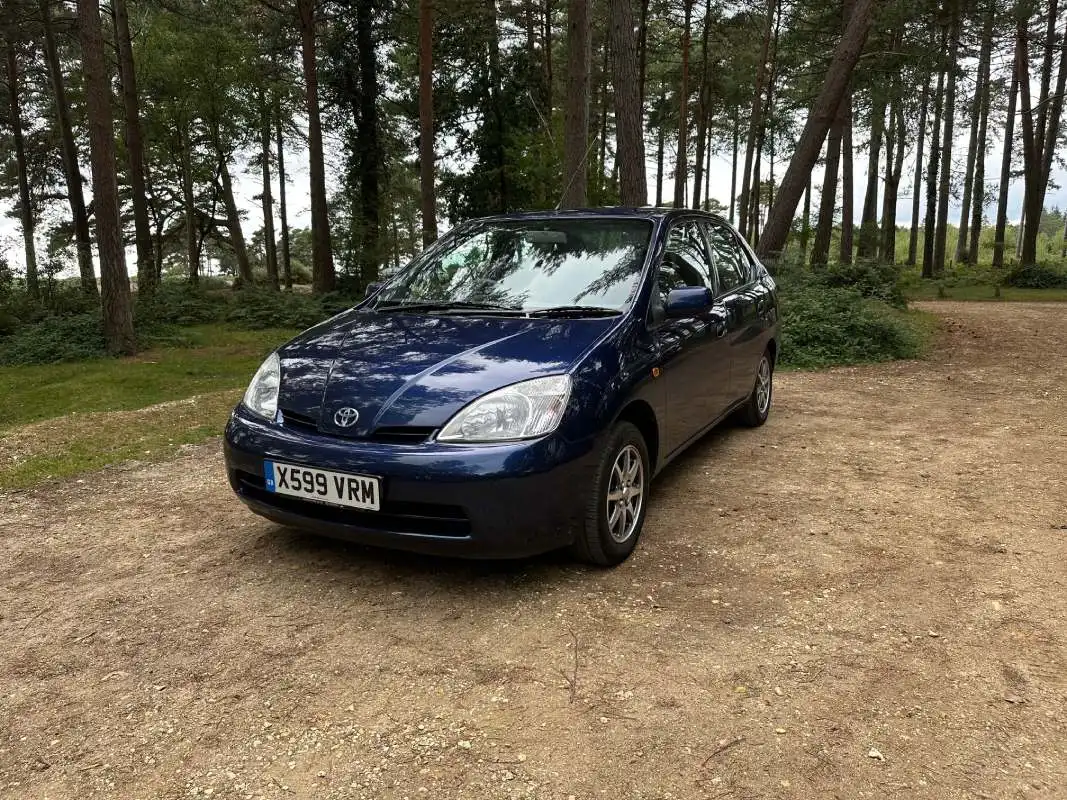 Toyota Prius Old vs New | Regit