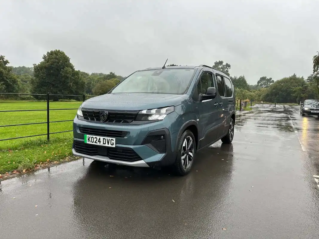 Peugeot e-Rifter Long GT Electric (2024 - ) | Regit