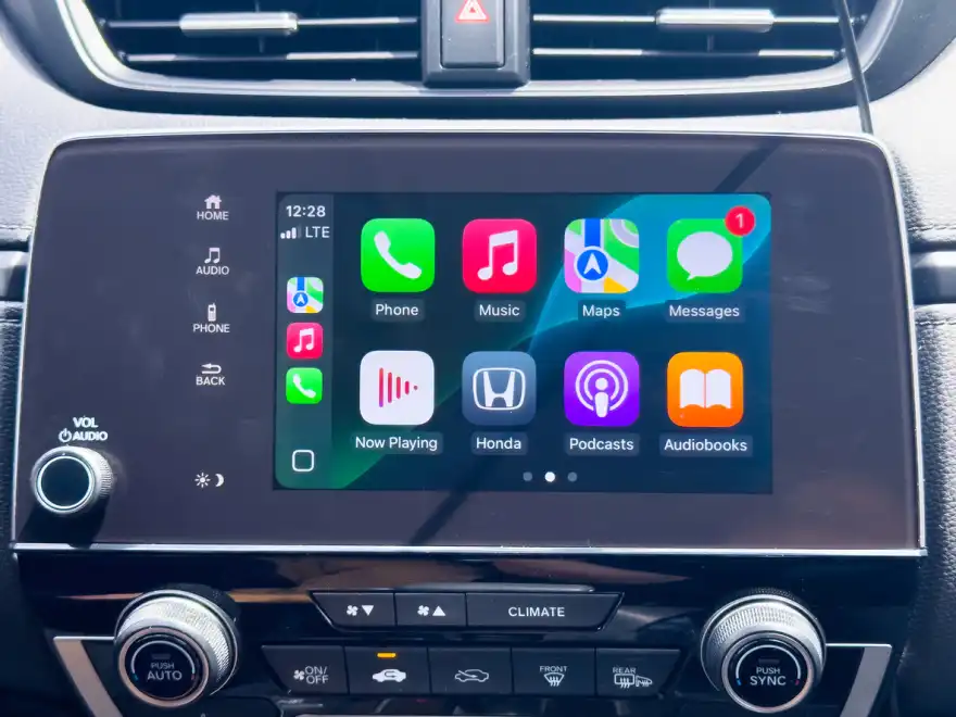 Apple CarPlay video streaming revealed in major UK update | Regit
